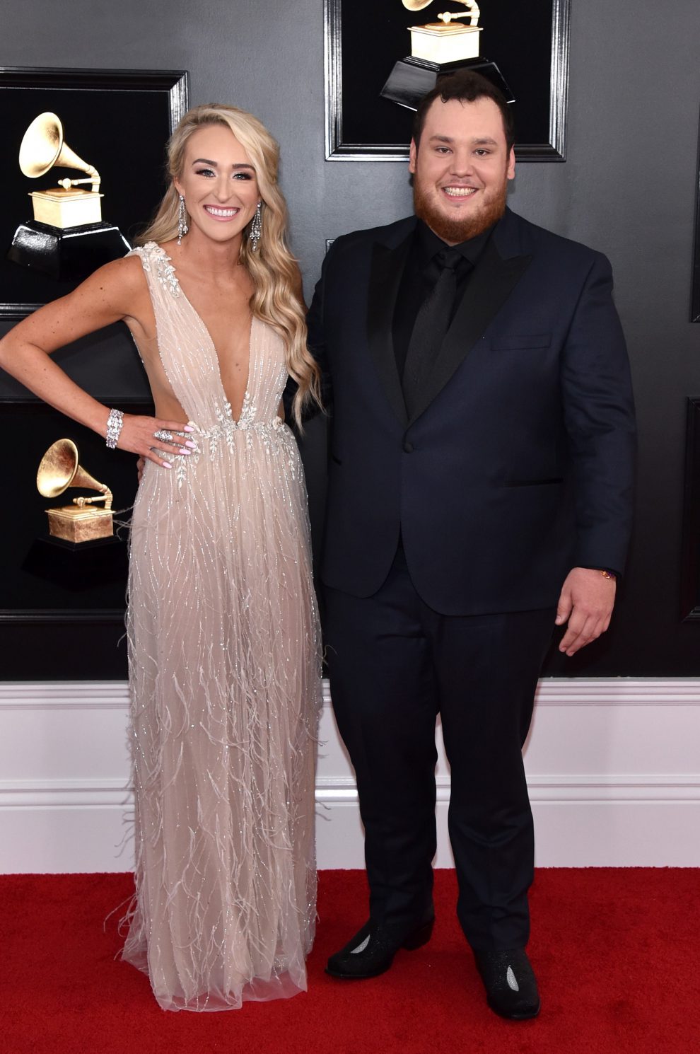 ניקול הוקינג NICOLE HOCKING רעייתו של הזמר לוק קומבס LUKE COMBS במותג ...