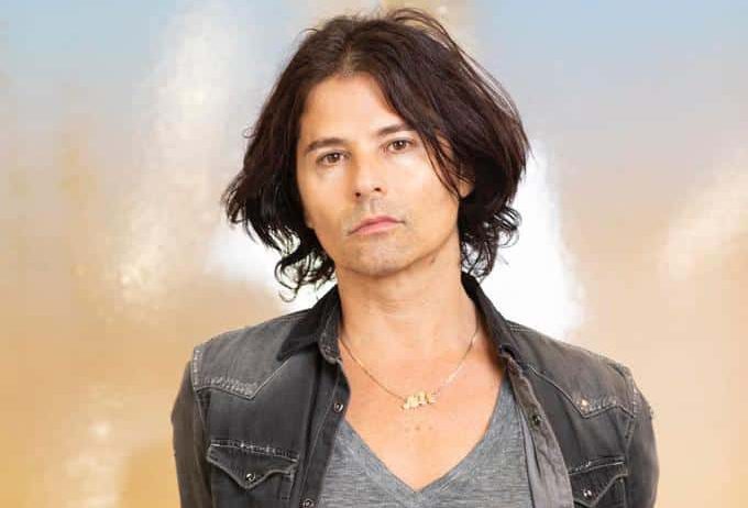 מה מייצר האמן ניר הוד עבור המכון MIT - מוקסיני